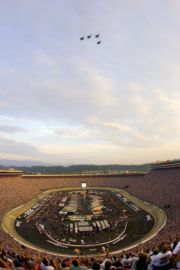 NASCAR Sharpie 500 editorial stock image. Image of crowd - 9512969