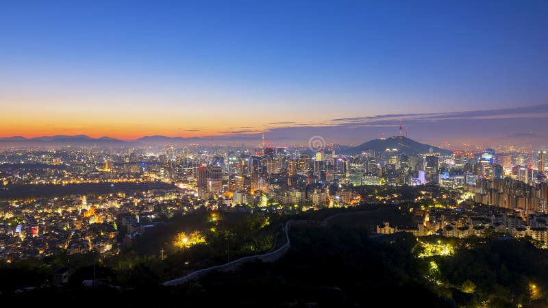 Nascer Do Sol Da Skyline Da Cidade De Seoul, Coreia Do Sul Imagem de ...
