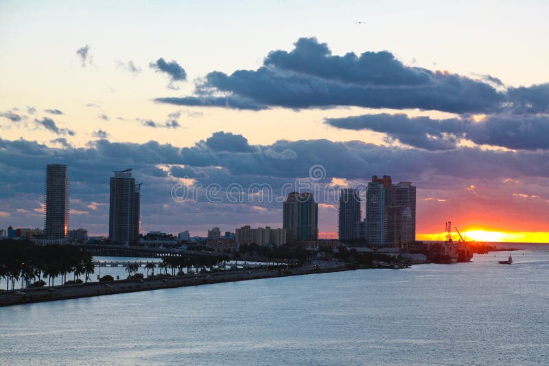Nascer Do Sol Em Miami Beach Foto de Stock - Imagem de oceano, costa ...