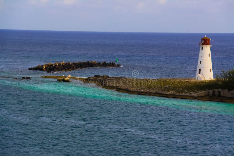 Nassau Harbour Lighthouse editorial photo. Image of harbor - 32557821