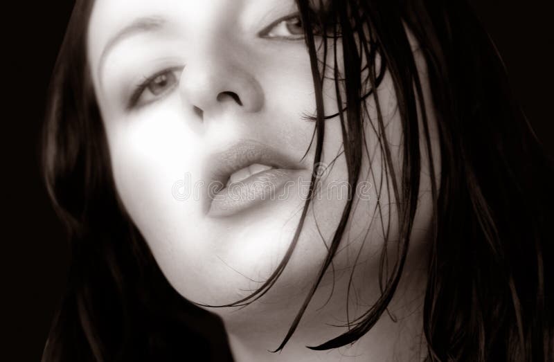 Nasse Haar-Frau 2 stockfoto. Bild von brünetten, horizontal - 19532