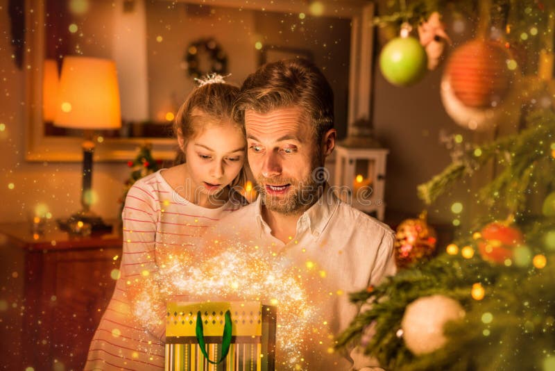 Natal - Olhar Do Pai E Da Filha No Presente & No X28; Present& X29 ...