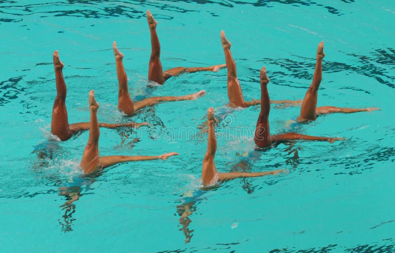 Duo De Natation Synchronisée Pendant La Concurrence Image stock - Image ...