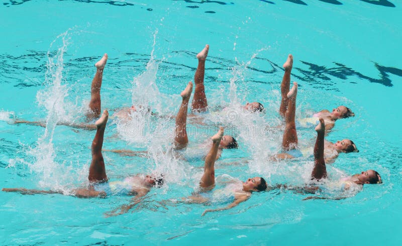Natation synchronisée image stock éditorial. Image du synchronisé ...