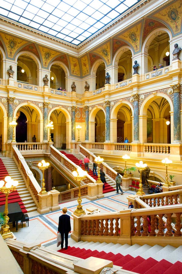 Nationaal Museum, Praag redactionele fotografie. Image of cultuur ...