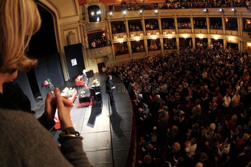 Nationale Oper Hall redaktionelles stockfotografie. Bild von publikum ...
