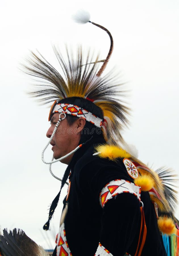 Native American Dancer #15 editorial photography. Image of painted ...