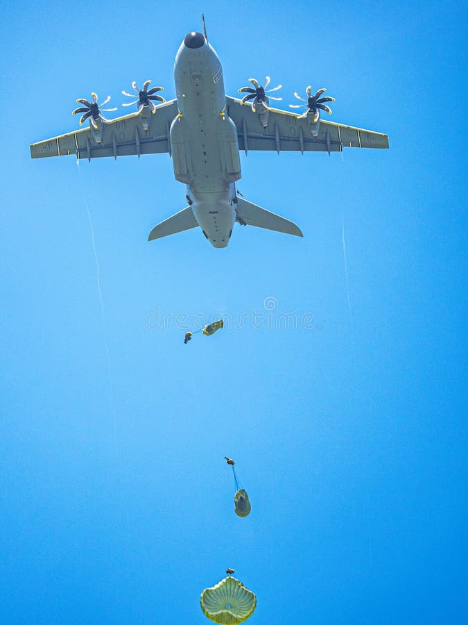 During a NATO Exercise, the Airbus A400M Deploys German Paratroopers ...