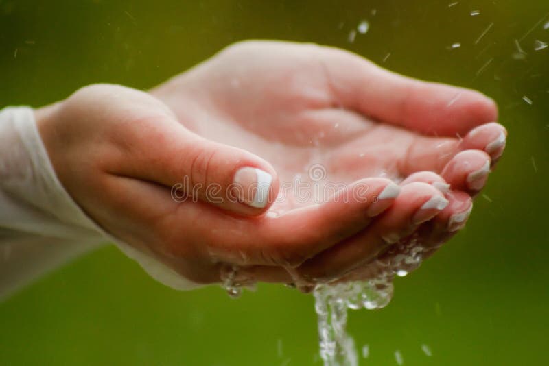 Natte handen stock foto. Image of schoonheidsspecialist - 13123632