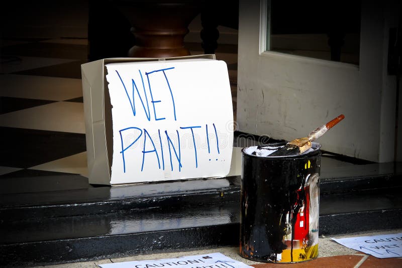 Natte verf bij drempel stock afbeelding. Image of zorgvuldig - 19699957