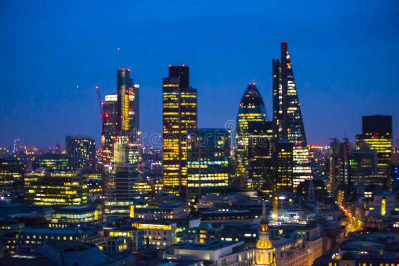 Nattstad Av Den London Sikten I Suddighet London Fotografering för ...