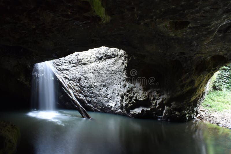 Natural Bridge, Springbrook National Park Stock Photo - Image of ...