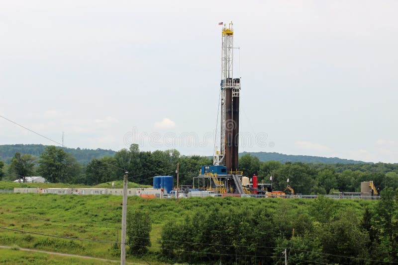 Natural Gas Drilling Worksite Stock Image - Image of well, platform ...