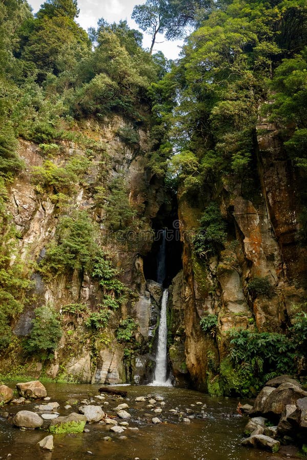 Natural Waterfall Flowing between Two Rocks Stock Image - Image of ...