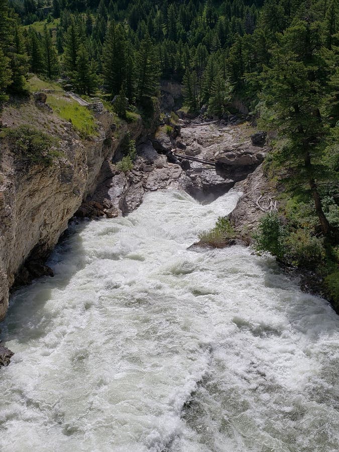 Naturaleza de agua natural imagen de archivo. Imagen de barranca ...