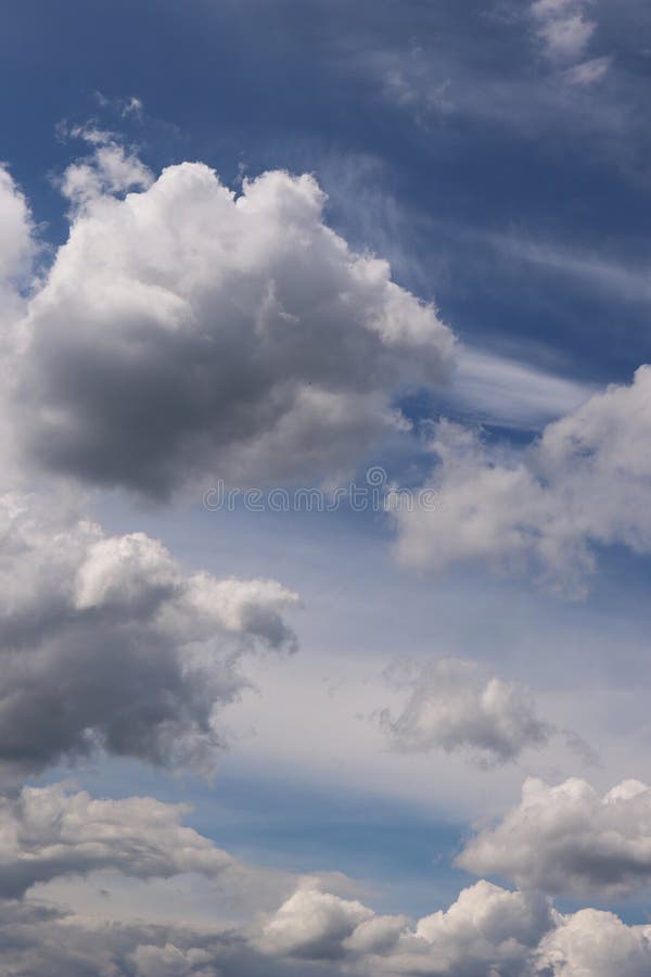 Nature Background 3802 Cloudy Sky with White Puffy and Diffuse Clouds ...