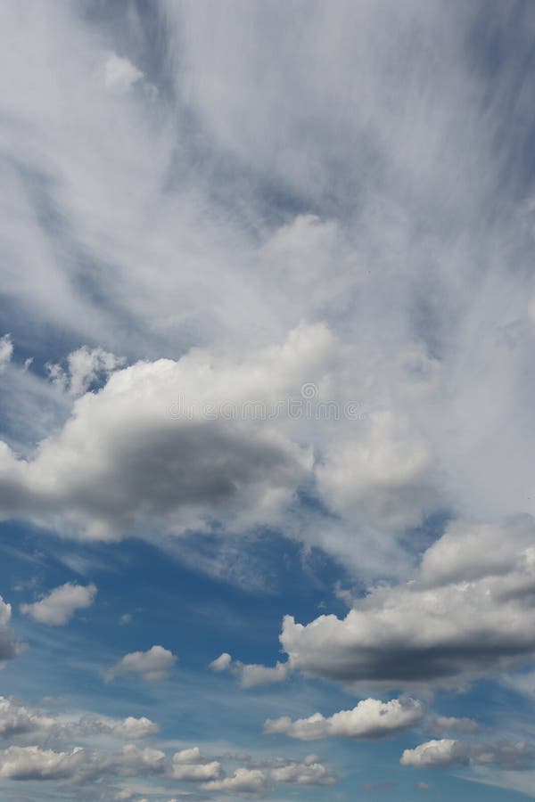 Nature Background 3804 Cloudy Sky with White Puffy and Diffuse Clouds ...