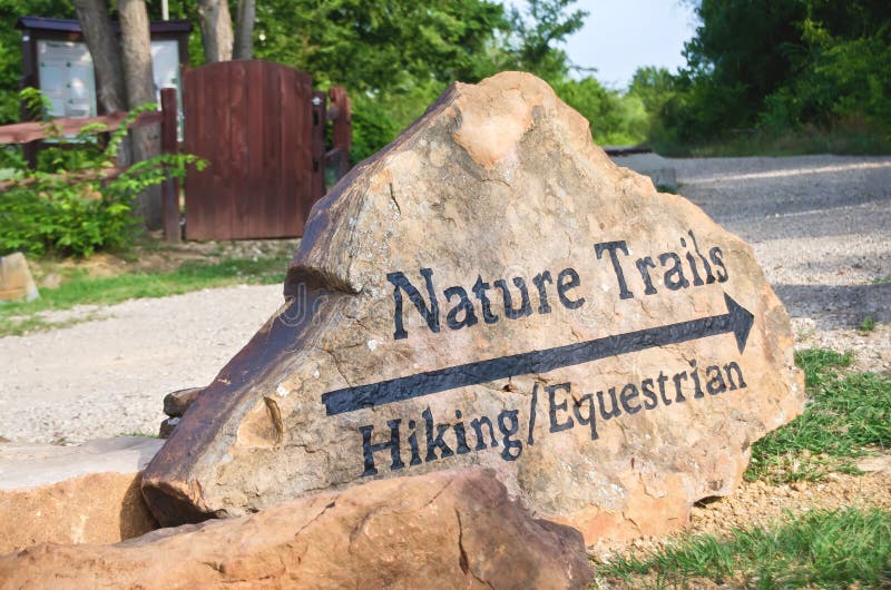 Trail Sign And Arrow At Woods Trailhead Stock Image - Image of start ...