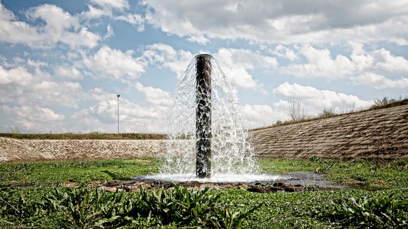 Waterbron stock afbeelding. Image of druppel, glanst - 30581881