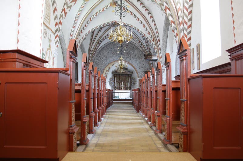 Navata Laterale Della Chiesa Immagine Stock - Immagine di sedi ...