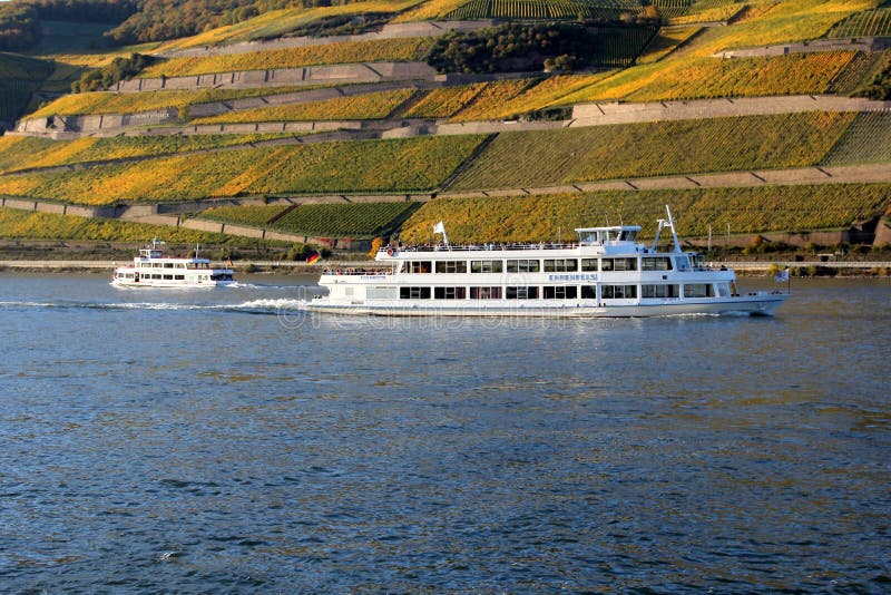 Nave Bingen Ruedesheim Del Rin Imagen de archivo editorial - Imagen de ...