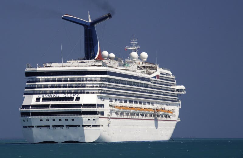 Carnevale Glory Cruise Ship Che Lascia New York Fotografia Stock ...