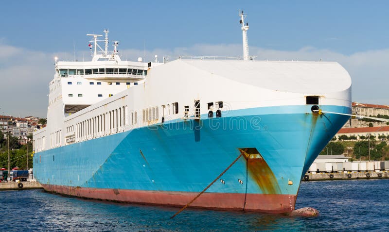 Nave del RO/RO immagine stock. Immagine di pesante, porto - 61278951