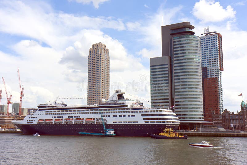 Nave di Rotterdam Cruse immagine stock. Immagine di limite - 20325449
