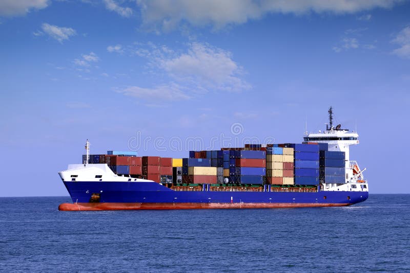 Nave porta-container immagine stock. Immagine di internazionale - 33418437