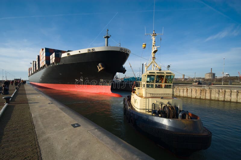 Nave portacontainer fotografia stock. Immagine di posteriore - 5501750