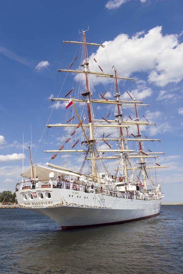 Nave Scuola Polacca Della Vela Fotografia Editoriale - Immagine di ...