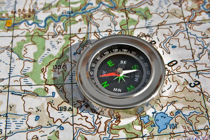Navigation: Kompass Und Eine Karte Stockfoto - Bild von standorte ...