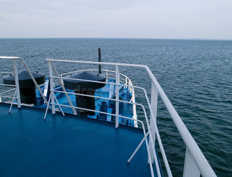 Navigation ! Proue D'un Bateau Photo stock - Image du proue, océan ...
