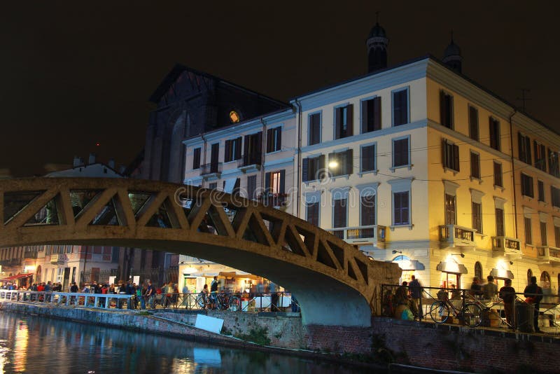 Navigli en Milano foto de archivo. Imagen de milano, gente - 21829714