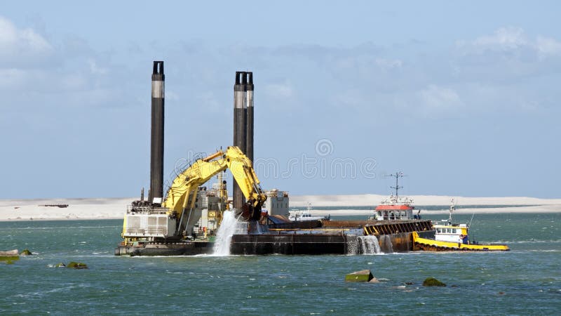 Navio Da Draga No Porto Gelado Imagem de Stock - Imagem de gelo ...