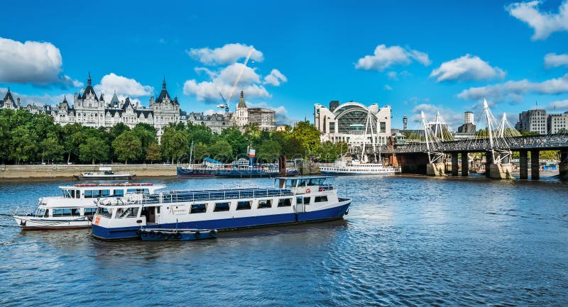 Navio no rio Tamisa imagem editorial. Imagem de torre - 33158640