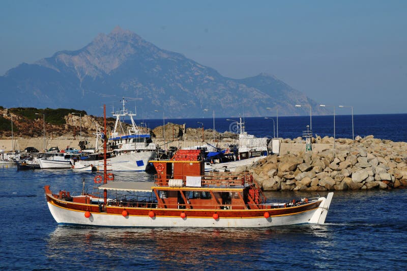 Navios e barcos no porto foto de stock. Imagem de pesca - 21263472