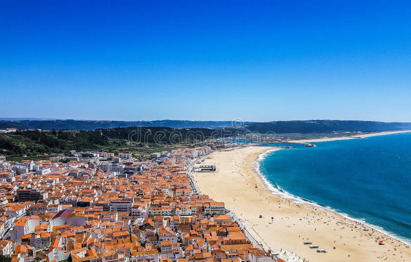 Nazare Strand, Portugal stockbild. Bild von dach, blau - 26302379