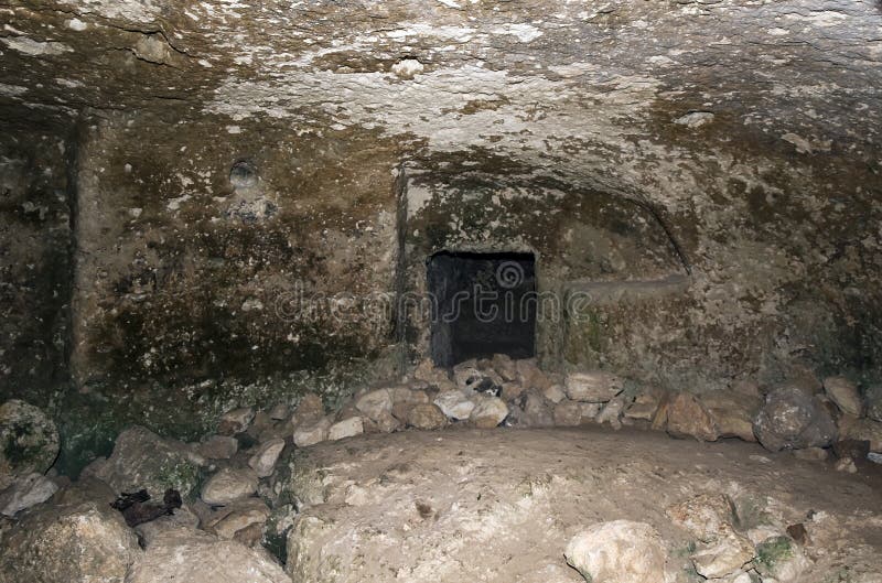 Necropool stock foto. Image of dodenstad, stappen, steen - 22952162