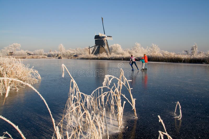 Nederlands Winterlandschap 2 Stock Foto - Image of holland, spiegel ...