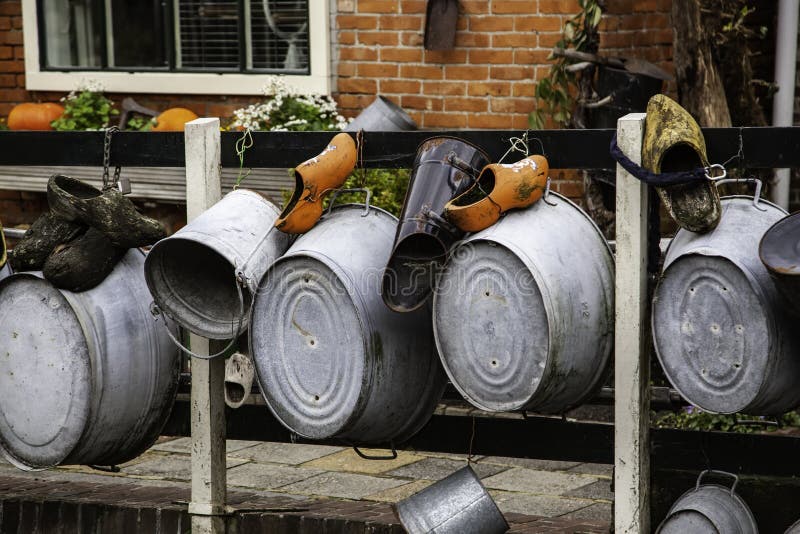 Nederlandse Houten Belemmeringen Stock Foto - Image of voorwerpen, paar ...