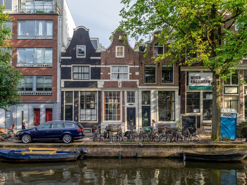 Nederlandse Huizen in Amsterdam Redactionele Stock Foto - Image of stad ...