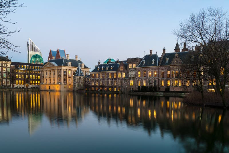 Binnenhof - Het Nederlandse Parlement En De Regering Stock Foto - Image ...