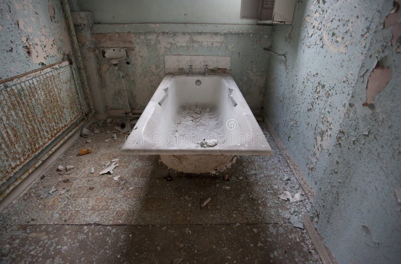 Vuil oud bad stock foto. Image of glas, vuil, depressie - 24881506