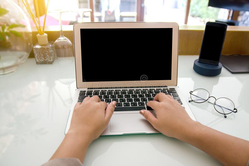 Negocio Person Using Laptop Computer Imagen de archivo - Imagen de ...