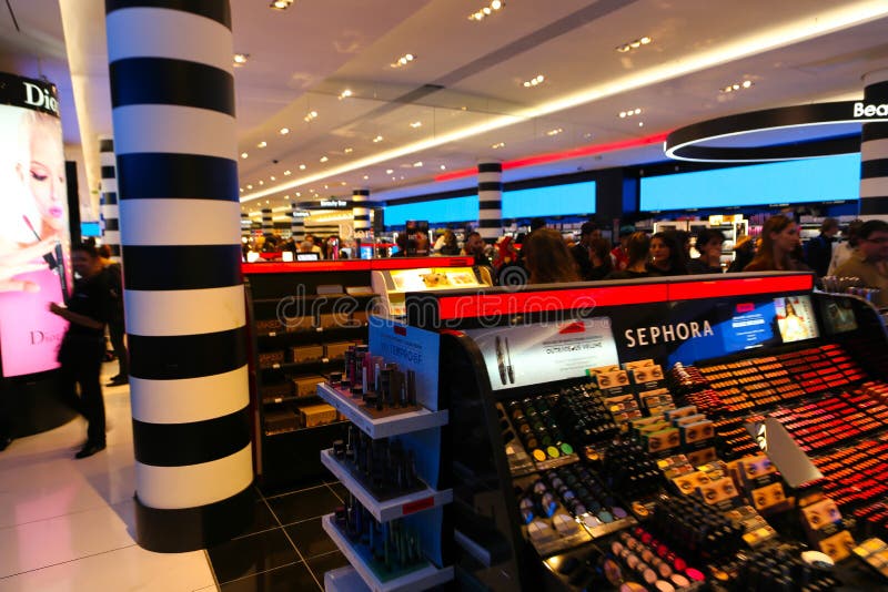 Sephora Profumeria E Negozio Di Cosmetici - Parigi Immagine Stock ...