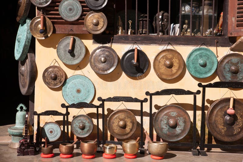 Bottega di gonghi fotografia stock. Immagine di antico - 64480724