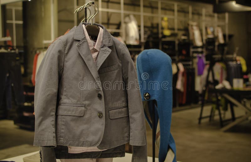 Negozio Di Vestiti Dei Bambini Fotografia Stock - Immagine di accessori ...