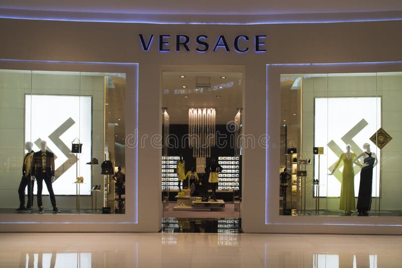 Negozio Di Versace a Barcellona, Spagna Immagine Stock Editoriale ...