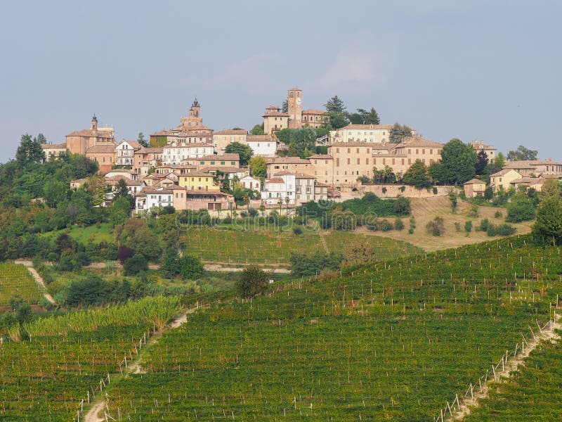 Neive, Le Langhe (Piemonte, Italia) Fotografia Stock - Immagine di ...